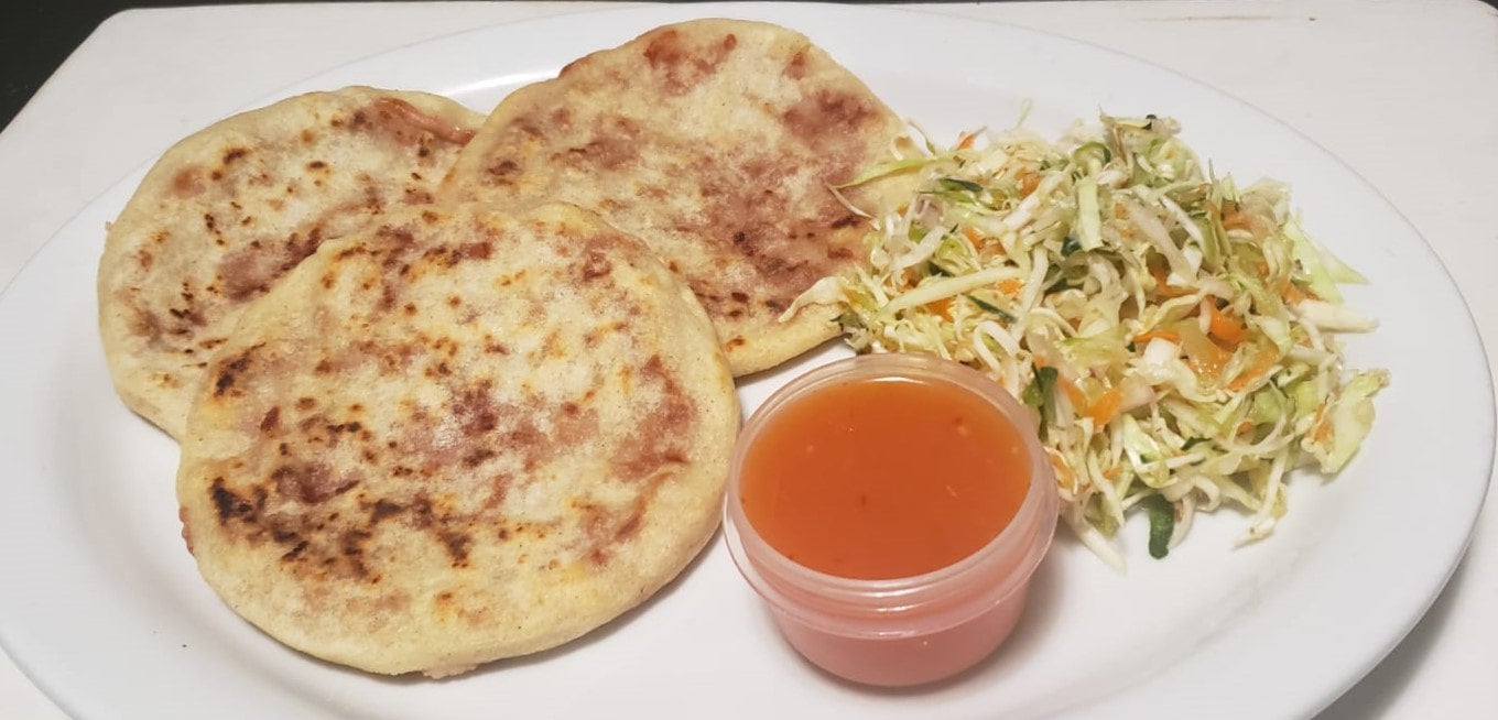 Pupusas De Chicharron Y Queso